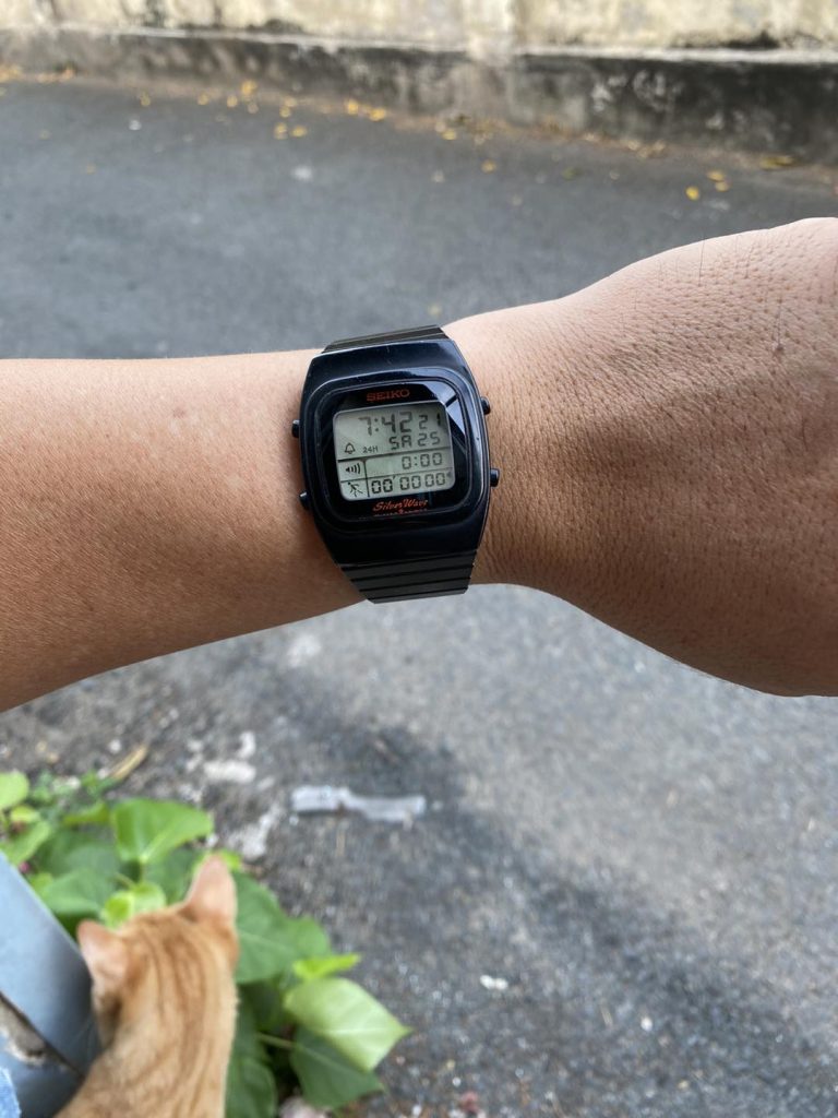 Seiko A714-4010 SilverWave Running Man – Long's Fine Watches