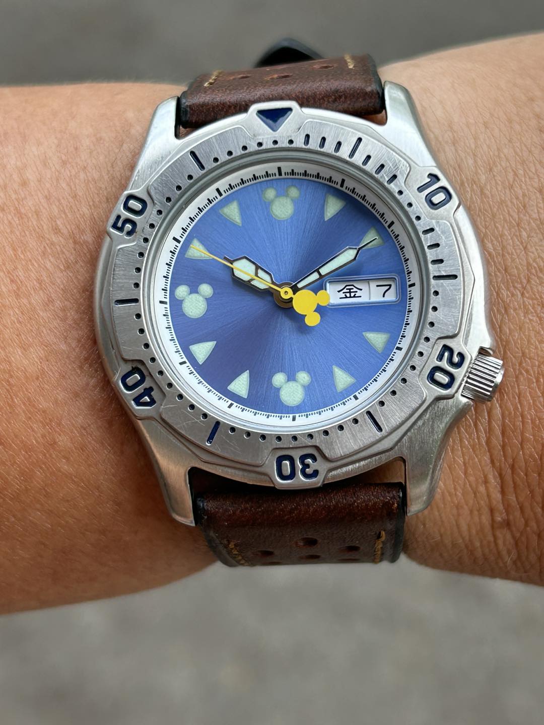 Seiko Alba Tokyo Mickey Disneyland Quartz V733-6A40 Day/Date Vintage ...