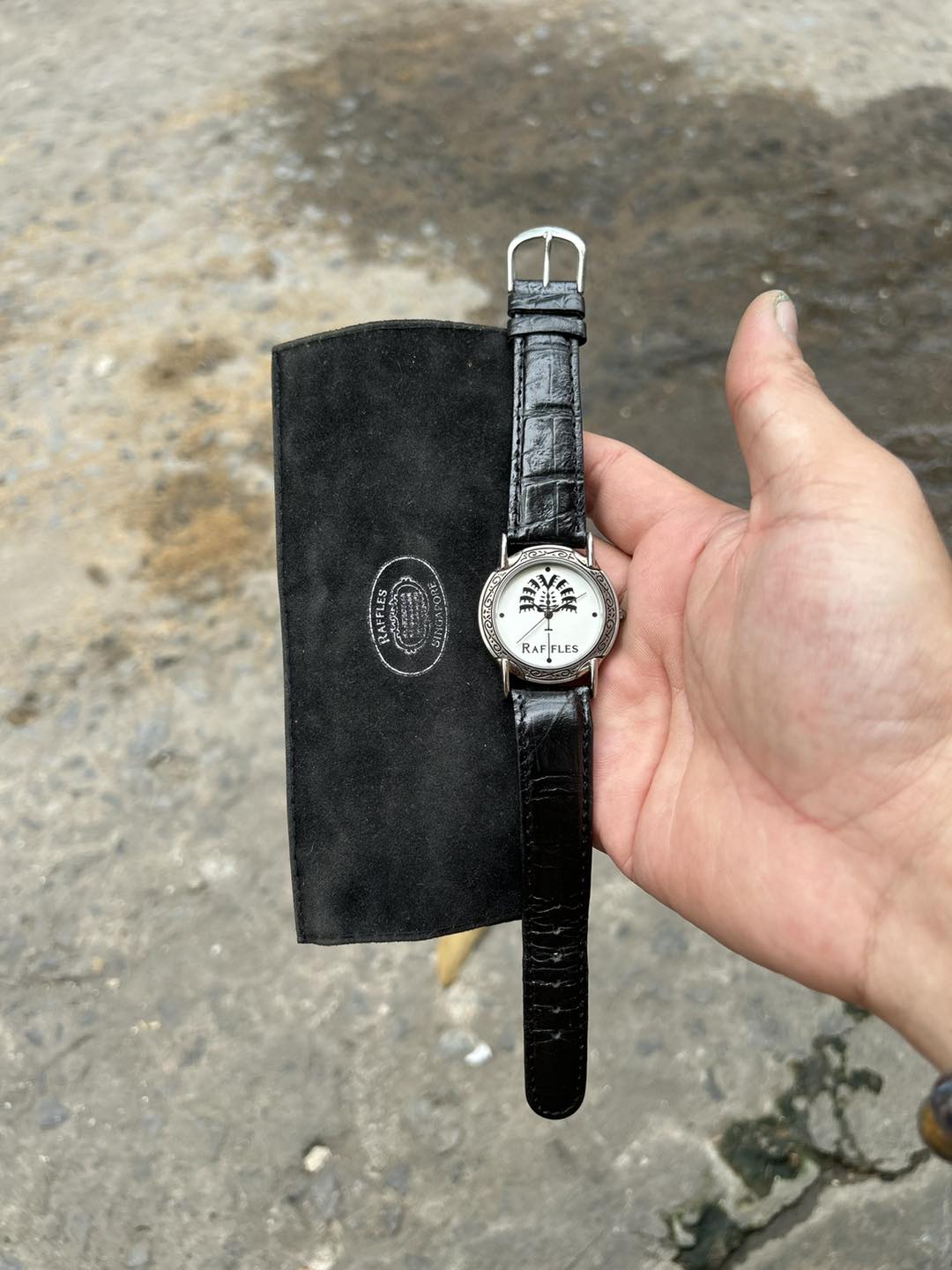 Raffle Quartz Vintage watch stainless Steel back , made in Japan ...