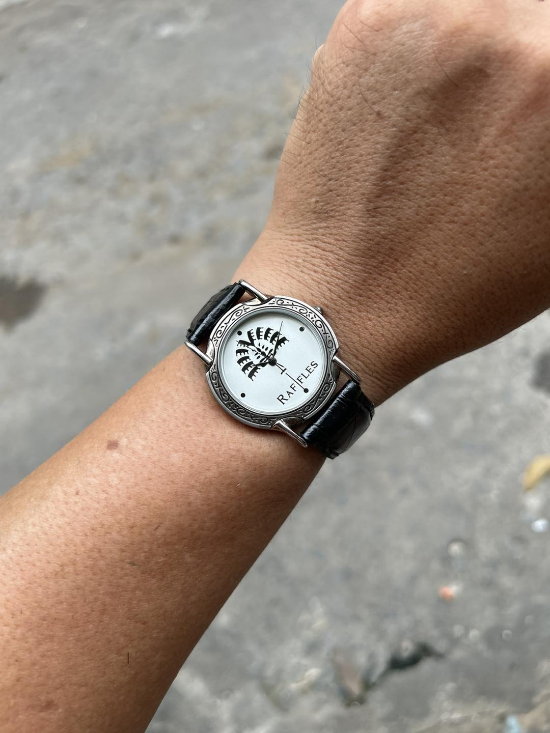 Raffle Quartz Vintage watch stainless Steel back , made in Japan ...