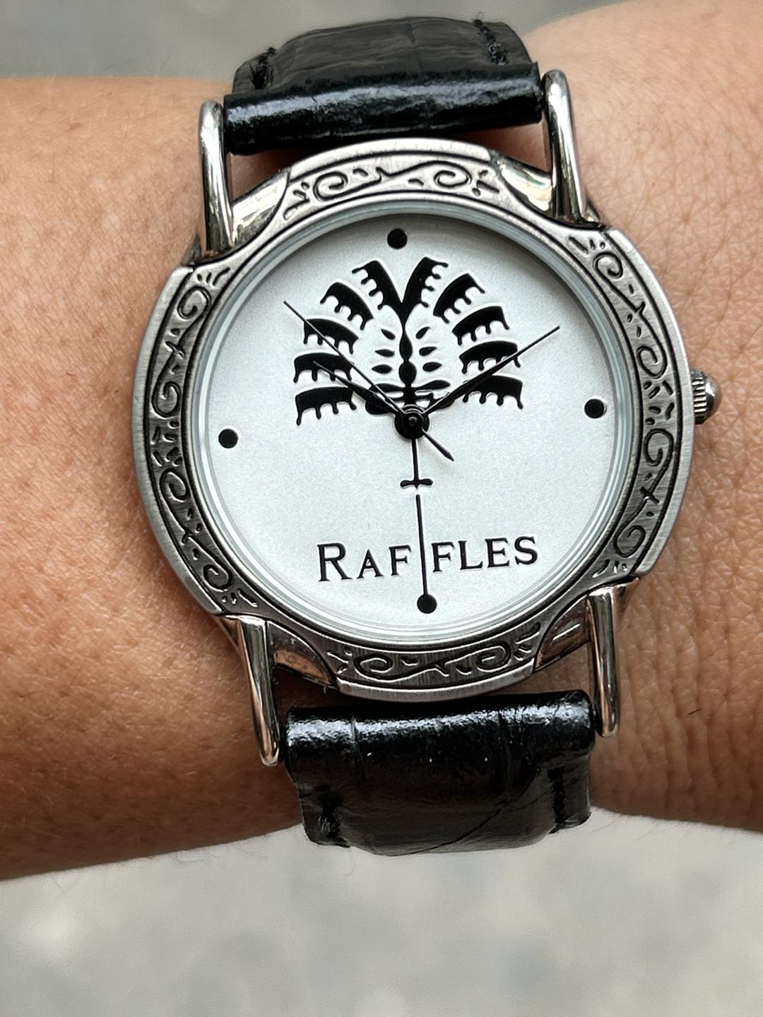 Raffle Quartz Vintage watch stainless Steel back , made in Japan ...