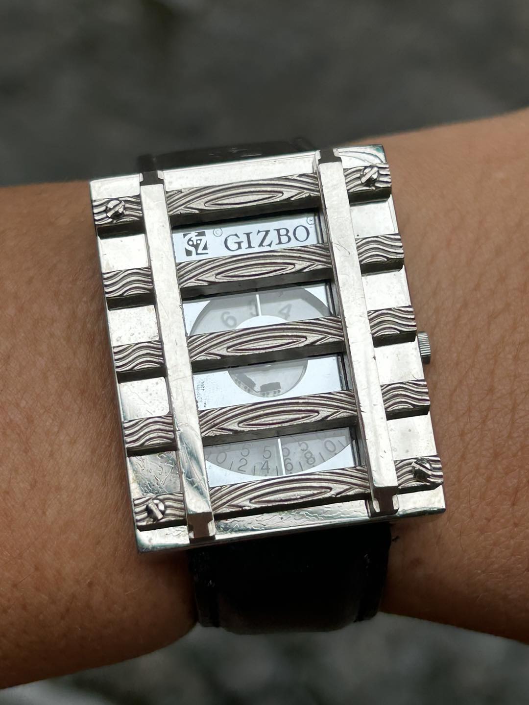 Gizbo Track U.K.Reg Jumping hour Quartz Vintage Watch – Long's Fine Watches