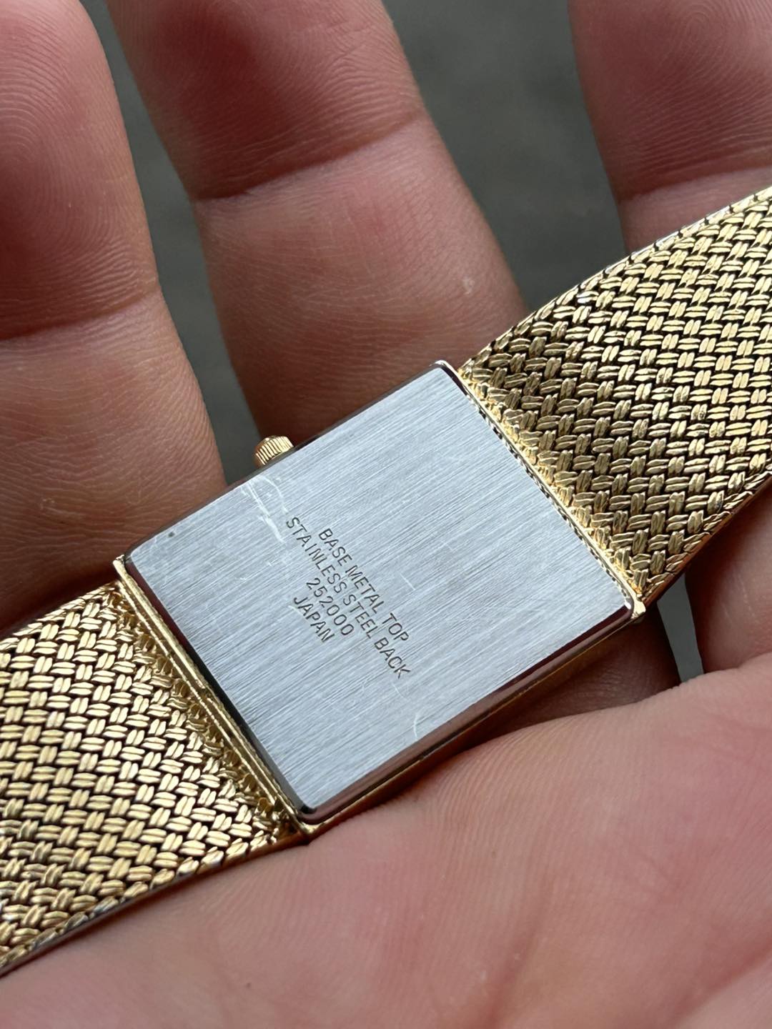 Accurist quartz watch, case no.252000, made in Japan. – Long's Fine Watches