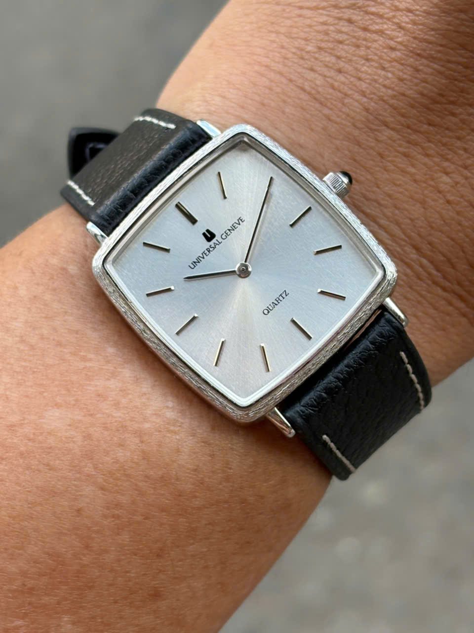 UNIVERSAL GENEVE Watch Quartz 743302 / case no.240119, Swiss made ...