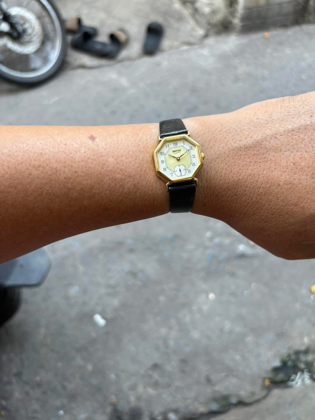 Brutus – Citizen Vega lady Quartz watch 2048-396952 base metal / case ...