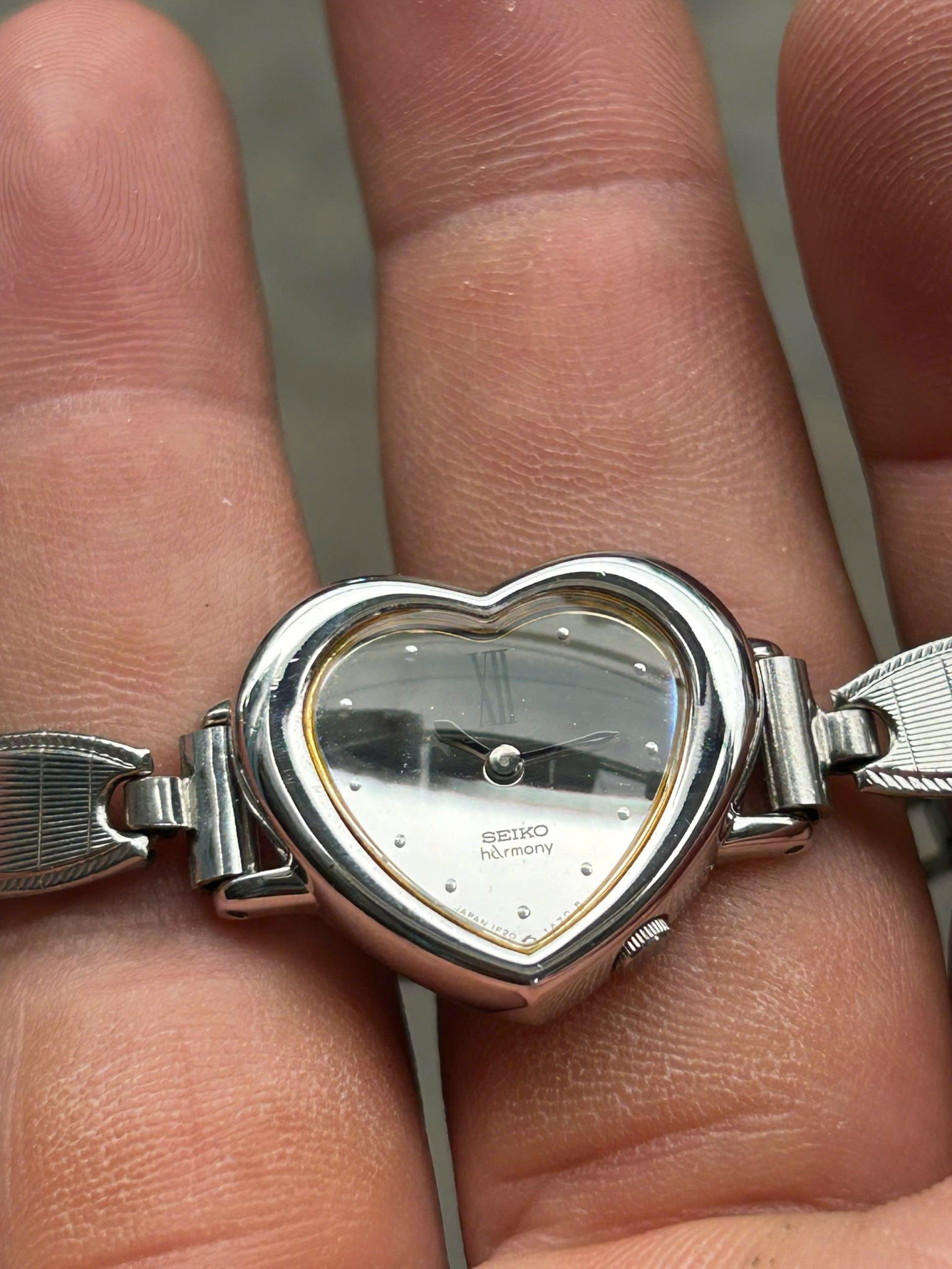Seiko lady bracelet Quartz watch 1F20-5F10, case no.910268, made in ...